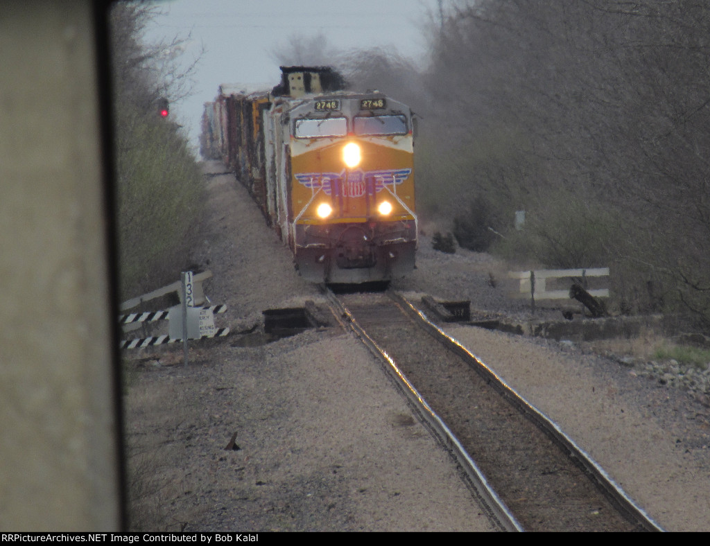 UP 2748 6964 Southbound towards Sidney
